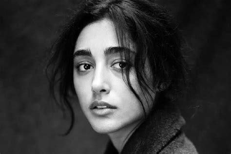 گلشیفته فراهانی با استایل لش در خیابان فرانسه عکس جذاب