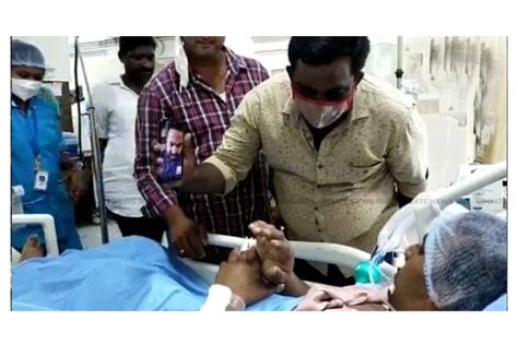 ஆபத்தான நிலையில் சிகிச்சை பெற்று வரும் ரசிகரின் ஆசையை நிறைவேற்றிய பிரபல நடிகர் குவியும்