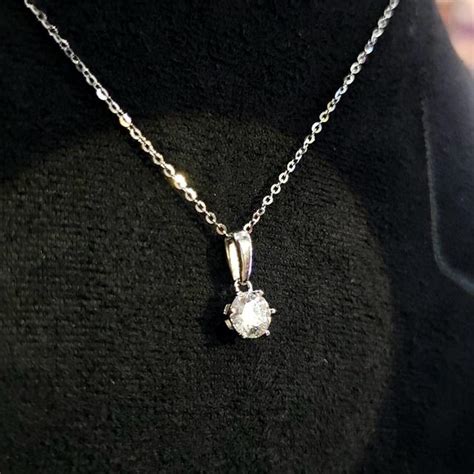 จี้ เเละสร้อย มีทั้งชาย หณิง ใส่ออกงานใส่ เที่ยวสวยๆมีไห้เลือกจ้า ที่ปุอามี่พระราม 2 Ennxo