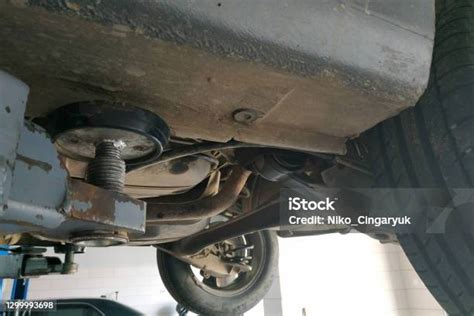 자동차 및 자동차 서비스 자동차 진단 및 수리 리프트에 자동차 차에 대한 스톡 사진 및 기타 이미지 차 0명 개체 그룹 Istock