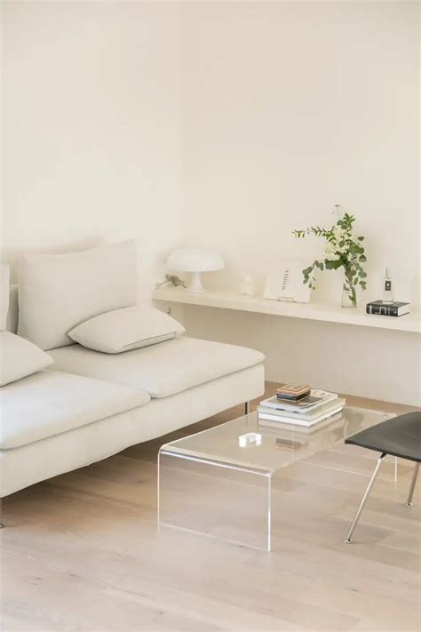 모던 화이트 우드 스타일 깔끔한 스튜디오 아크릴 소파 테이블 사진