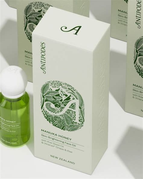 뉴질랜드의 자연에서 얻은 재료로 만들어진 Antipodes New Zealand의 화장품을 위한 패키지를 소개합니다 초록색과