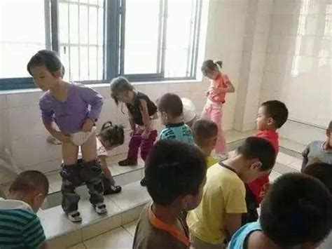 小女孩为什么总去厕所 中国小女孩去厕所5 伤感说说吧