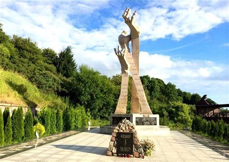 Памятник жертвам Холокоста Туристический центр