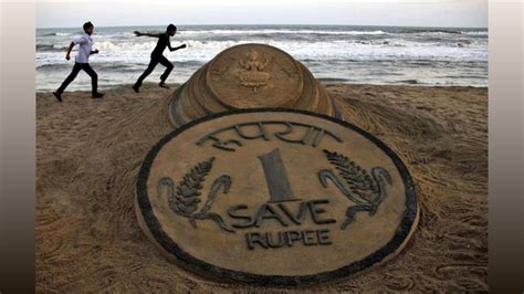 Rupee Hits All Time Low At 8487 Vs Us Dollar Rediff Moneynews