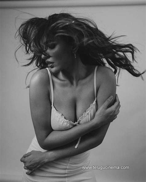 Akshara Gowdas Sizzling Avatar Telugu Cinema