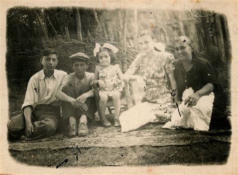 Iverieli ჯგუფური ფოტო მარი მაყაშვილის არქივიდან