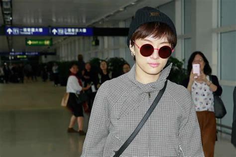 孫儷現身機場娘娘男裝裹身變假小子網友直呼長的真像鄧超 每日頭條