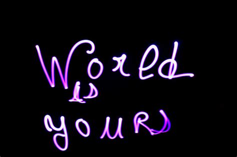 단어 세계는 당신의 것입니다 밤에 빛 그리기 세션 동안 Led 램프로 작성 Led 조명에 대한 스톡 사진 및 기타 이미지 Led 조명 개념 검 Istock