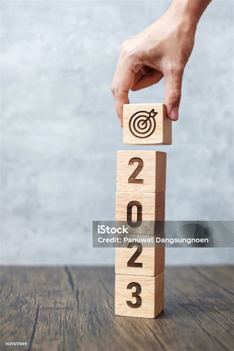 다트 보드 표지판이있는 2023 블록 사업 목표 목표 결의안 전략 계획 행동 동기 부여 사명 사고 및 새해 시작 개념 2022년에 대한 스톡 사진 및 기타 이미지 Istock