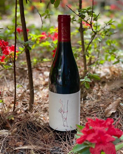 무디타컴퍼니 🖤love Story Week🖤 La Dame Noire 담므 누아 남자의 손이 여자를 붙잡는 것으로 재회를 상징하는 담므 누아 ️ 붉게 보이는 인연의 끈이