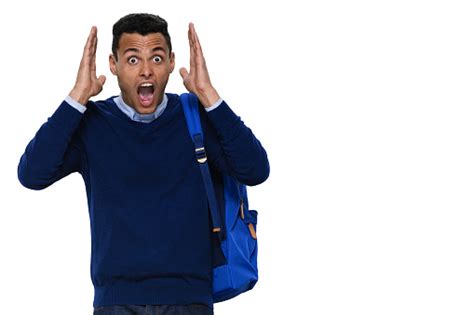 전면보기 한 사람 한 사람 허리까지 2029 세 성인 잘 생긴 사람들의 초상화 검은 머리 아프리카 민족 아프리카 계 미국인 민족 세대 Z 남성 젊은 남성 서 멋진 태도 복사