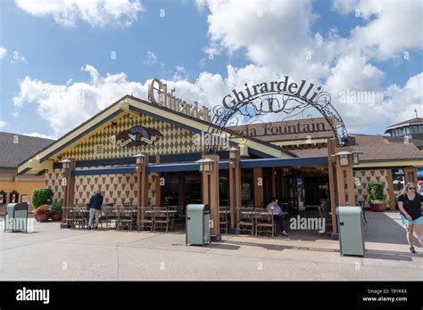 Orlando Usa May 01 2019 Exterior Image Of Ghirardelli Shop Front