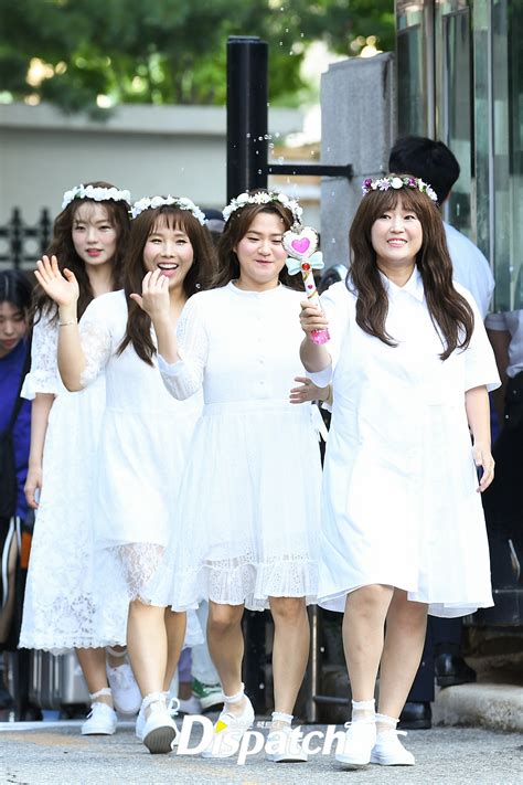 현장포토 핑클 비켜셀럽파이브 파워 청순미 디스패치 뉴스는 팩트다