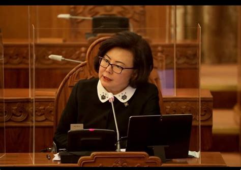 Наадмын үеэр Гавьяат цол хүртсэн УИХ ын гишүүдтэй танилц ТАС МН