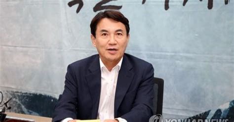 산불 와중 골프·술자리 보도에 김진태 지사 법적 조치