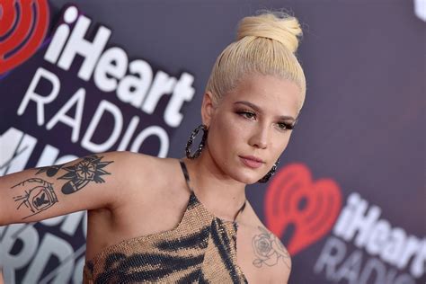 Halsey Tiene Un Mensaje Para Los Paparazzis Demasiado Invasivos Gq