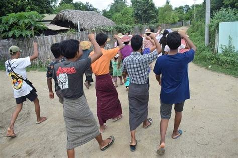 ယင်းမာပင် ဆားလင်းကြီး ရွာပေါင်းစုံ သပိတ် စစ်ကြောင်း အကြမ်းဖက် စစ်အာဏာရှင် တော်လှန်ရေး ချီတက