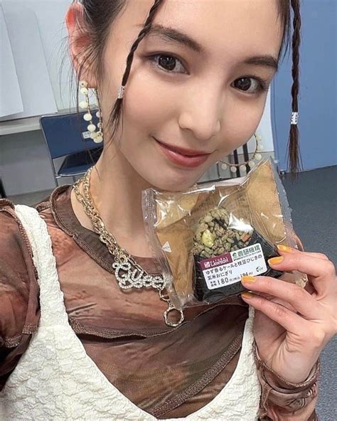 ほのかさんのインスタグラム写真 ほのかinstagram 「 ナチュラルローソン で発売中の、 おにぎり2種類🤤🤤 ケールや枝豆、ひじきなど、 身体にいいものがたくさん入ってるし