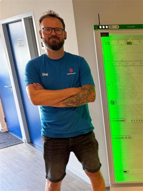 Emiel Leerling Monteur Elektra Werken Bij Hoppenbrouwers