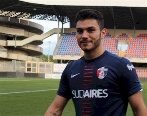 Calcio Patrick Enrici Firma Il Suo Primo Contratto Da Professionista