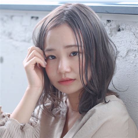 低身長小柄さんに似合う髪型の特徴ヘアカタログ小顔効果もバツグン HAIR