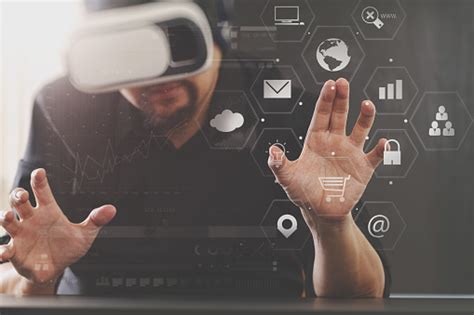 실업가 착용 하는 가상 현실 Vr 헤드셋으로 사용 하는 스마트폰으로 현대 사무실에서 고글 교육에 대한 스톡 사진 및 기타 이미지 교육 기술자 기어 기계 부분 Istock