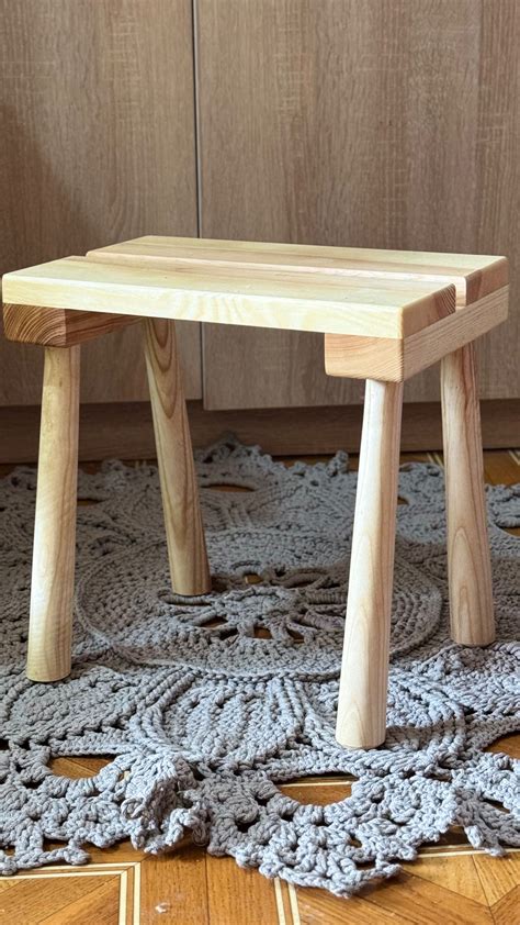 Табуретка деревяна для дітей чи в коридор 450 грн Кухонні меблі Бережани на Olx