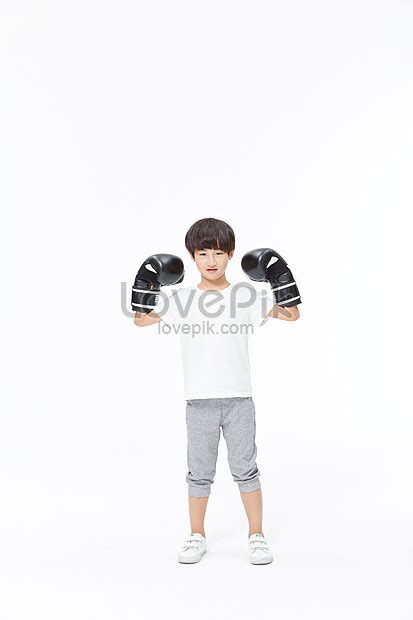 권투 장갑을 끼고 소년 사진 무료 다운로드 Lovepik