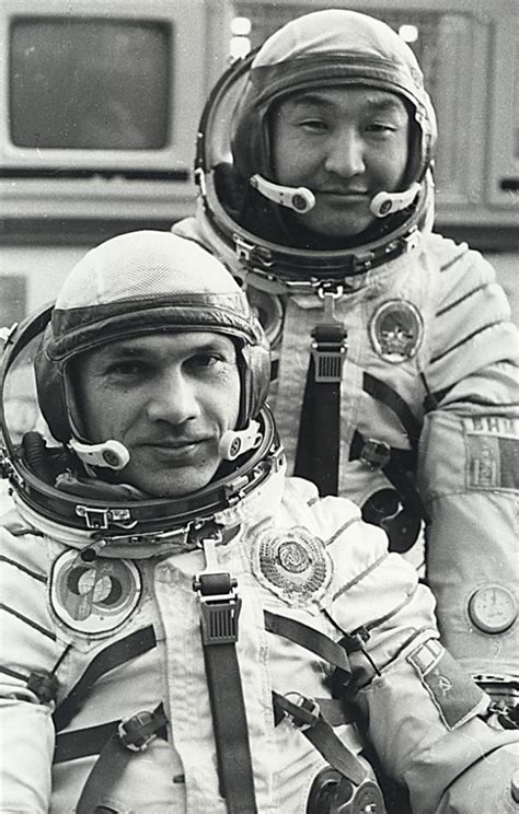 Монгол хүн сансарт ниссэн түүхэн өдөр тохиож байна