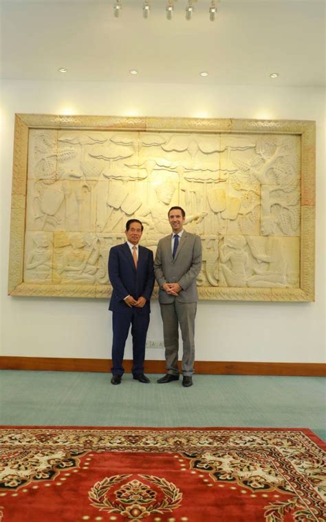 លោក ឃួង ស្រេង ទទួលជួបសម្ដែងការគួរសមជាមួយឯកអគ្គរាជទូតវិសាមញ្ញនិងពេញសមត្ថភាពចក្រភពអង់គ្លេស