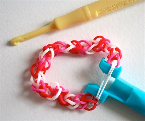 How To Use The Mini Rainbow Loom Rainbow Loom Tutorials Rainbow Loom