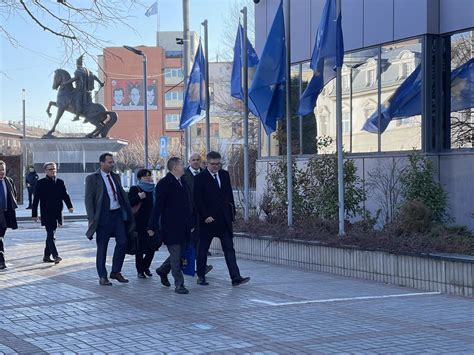 Lajçak Jam Duke I Ndjekur Nga Afër Zhvillimet E Bqk Së Për Dinarin