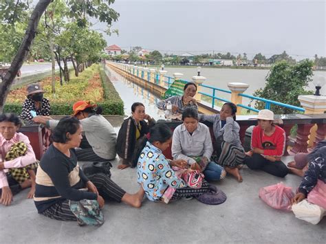 ពលរដ្ឋ រងគ្រោះ ដីធ្លី ជា មួយ ក្រុមហ៊ុន ស្ករ អំពៅ អង្គរ ស៊ូហ្គ័រ ជិត ២០០ នាក់ ឡើង តវ៉ានៅ