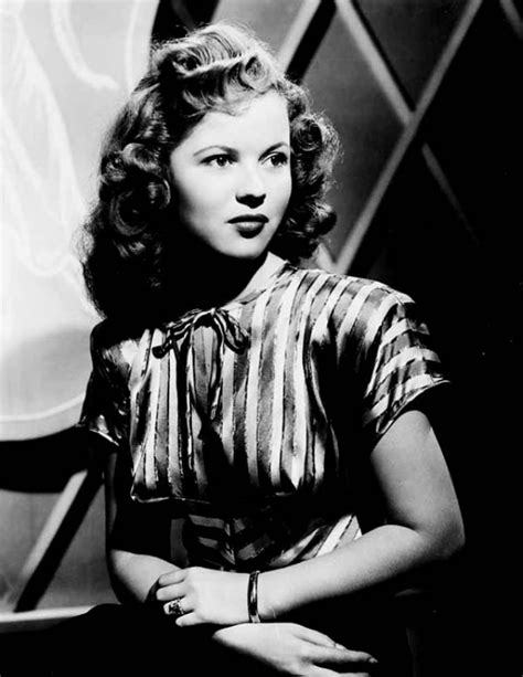 30 Portraits Of A Young And Beautiful Shirley Temple In The 1940s