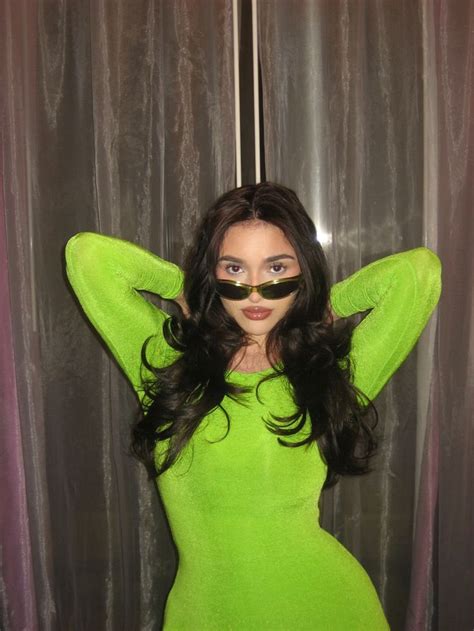 Baddie Instagram Pose Instagram Baddie Aesthetic Clothes Instagram Pose