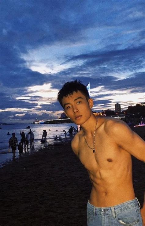 壁纸 你闺蜜超喜欢的腹肌男壁纸高清全屏 知乎