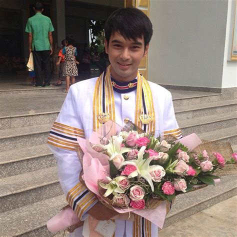 อ๊อฟ ชนะพล ลูกตาล อริษา รับปริญญา วิทยาลัยเฉลิมกาญจนา จังหวัดศรีสะเกษ