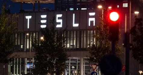 Detonada De Forma Controlada Una Bomba De La Iigm Localizada Junto A Una Fábrica De Tesla Cerca