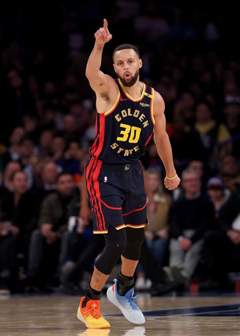 허리 통증도 못 막는다 스테판 커리 3점슛 4000개 돌파 Nba 최초 달성