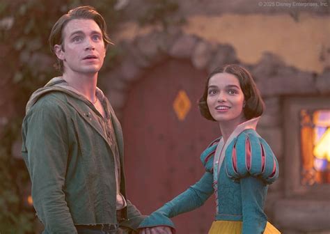 Albă Ca Zăpada Clasica Poveste Disney Revine Pe Marile Ecrane într O