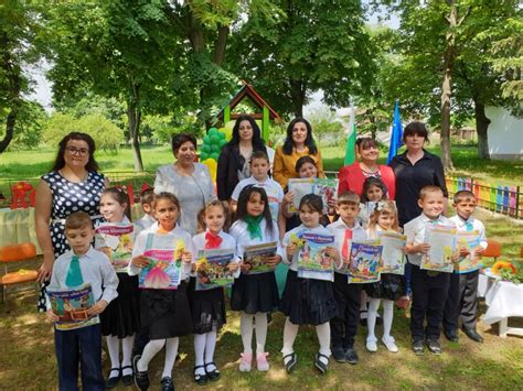 Десислава Тодорова бе гост на тържество в детската градина в Малорад снимки