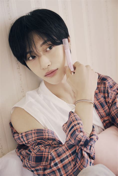 더쿠 에뛰드 X 라이즈 원빈 화보 컷