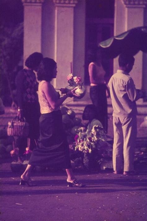 ខេត្តបាត់ដំបង ឆ្នាំ១៩៧២ អបអរពិធីបុណ្យចូលឆ្នាំប្រពៃណីជាតិខ្មែរ ស្លៀកពាក់សមសួនតាមបែបស៊ីវីល័យ Ams