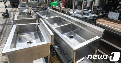 음식점 폐업 신고 역대 최고쌓여가는 주방용품들