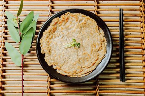 Premium Photo 검은색 접시에 담긴 한국 음식 메밀전 부침개 요리