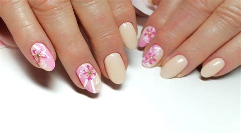 Весенние нюдовые ноготки Геометрия Цветы