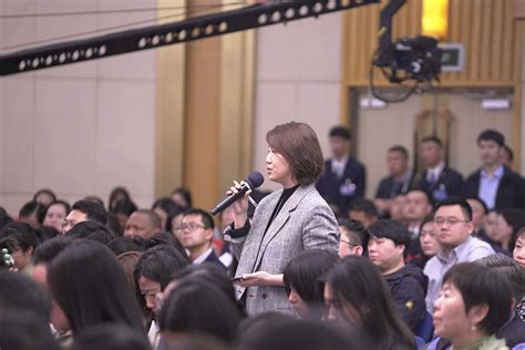 香港经济日报记者提问 中国人大新闻 2024年全国两会 人民网