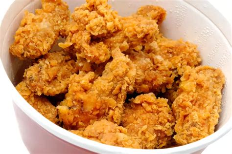 Kfc Chicken Wing Diner Disgusted After Finding A Full Chicken Head In