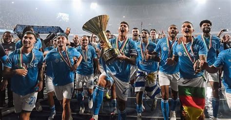 Gallery Napoli Campione Ditalia La Squadra Si Gode La Coppa
